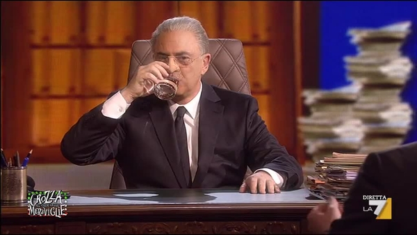 Maurizio Crozza imita De Luca - crozza.la7.it