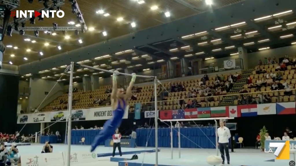 Lorenzo Bonicelli si allena agli anelli prima delle Universiadi, il ...