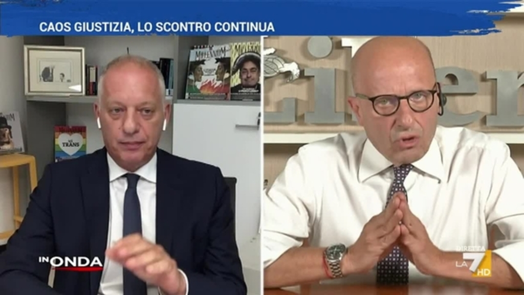 Lo scontro tra Alessandro Sallusti e Peter Gomez sul caso Renzi