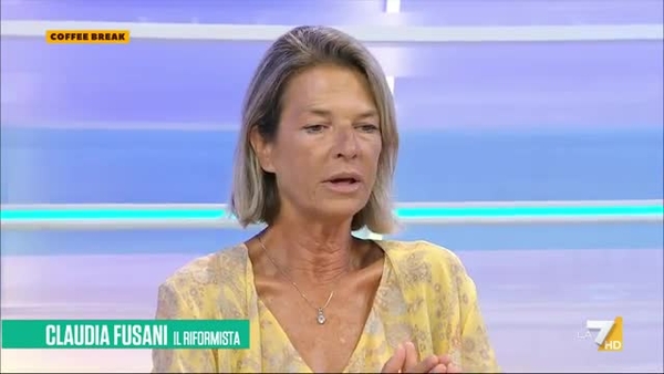 Premessa d'obbligo, Claudia Fusani: "Chiedo scusa per gli occhiali"