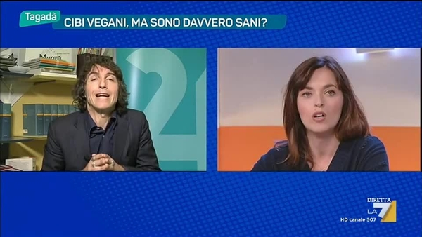 Cruciani contro mamma vegana: 'Con i figli siete nazisti'