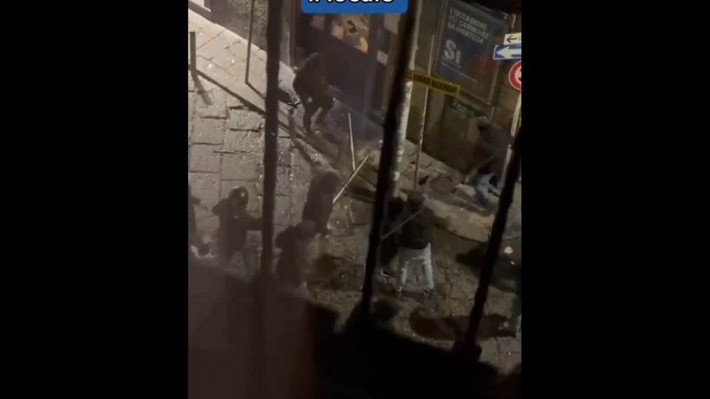 Ultras del Napoli assaltano pub a Chiaia dopo Napoli-Chelsea