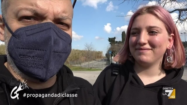 Isotta, 16 anni, racconta a Diego il suo percorso psichiatrico