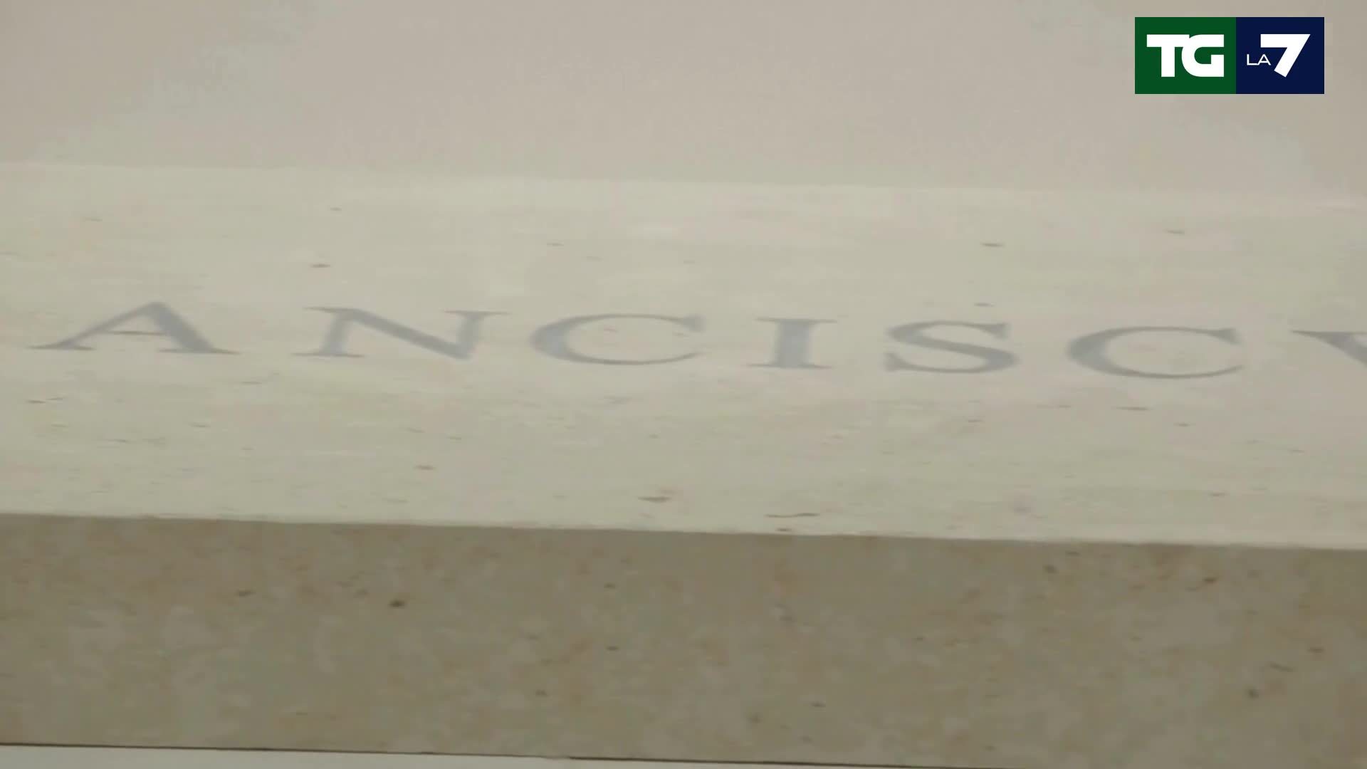 Su La7 Augusta Montaruli interrompe Marco Furfaro ripetendo: "Bau bau ...