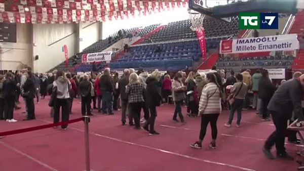 Turchia, nuova grande manifestazione a Istanbul contro Erdogan e l ...