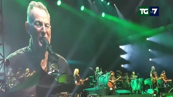 Bruce Springsteen canta a Ferrara. "No surrender"