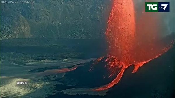 Vulcano Laki Laki in eruzione, le immagini dall'Indonesia | TG LA7