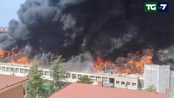 I fedelissimi di Vannacci con l'anello con fascio littorio e decima mas