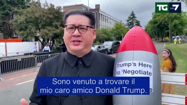 Kim Jong Un con la figlia sul carro armato. Il video | TG LA7